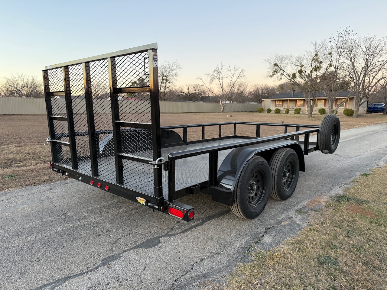 PRE-OWNED 2026 TOP HAT 83″ X 14′ PIPE TOP UTILITY TRAILER WITH STEEL ...