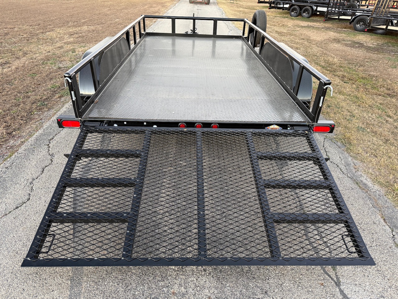 PRE-OWNED 2026 TOP HAT 83″ X 14′ PIPE TOP UTILITY TRAILER WITH STEEL ...