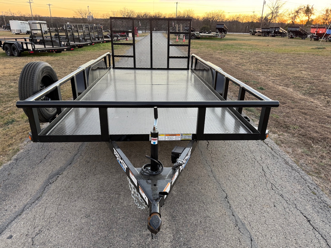 PRE-OWNED 2026 TOP HAT 83″ X 14′ PIPE TOP UTILITY TRAILER WITH STEEL ...